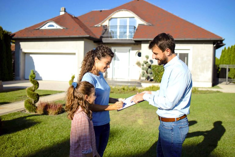 9 Common Homeowners Insurance Mistakes Made by New Homeowners | ClaimsMate